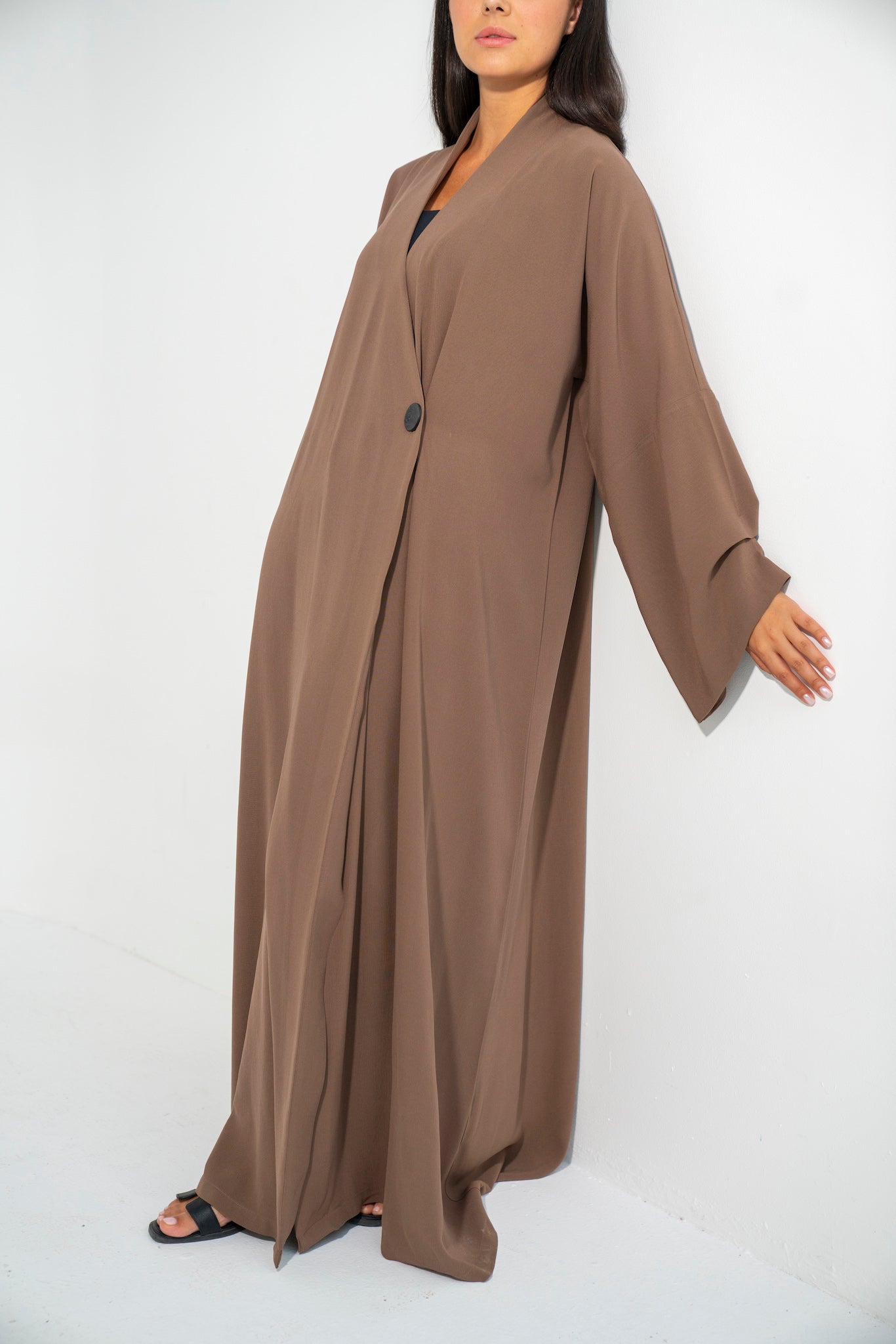 Aura kimono with charming details and discreet pleats - Soha Collection